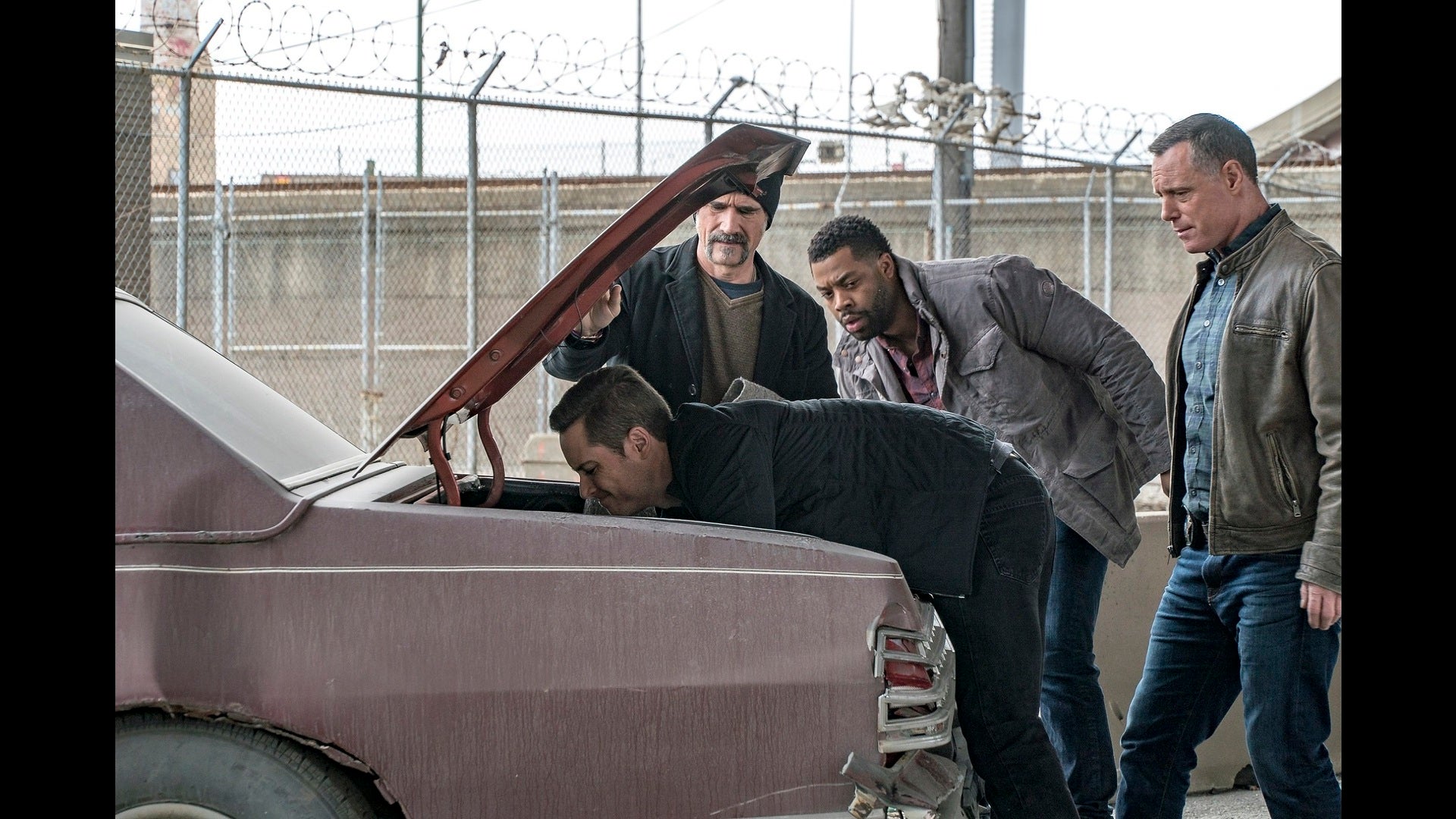 シカゴP.D. シーズン4 第22話 | Lemino(レミノ) - 映画・ドラマ・アニメや音楽・ライブが見放題 | ドコモの動画配信サービス