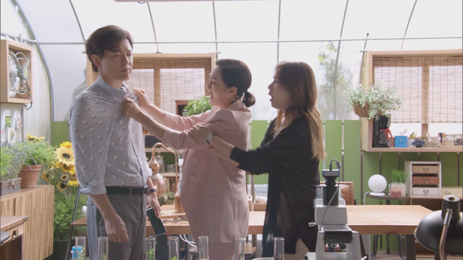 逆境の魔女〜シークレット・タウン〜 第52話 | Lemino(レミノ) - 映画・ドラマ・アニメや音楽・ライブが見放題 | ドコモの動画配信サービス