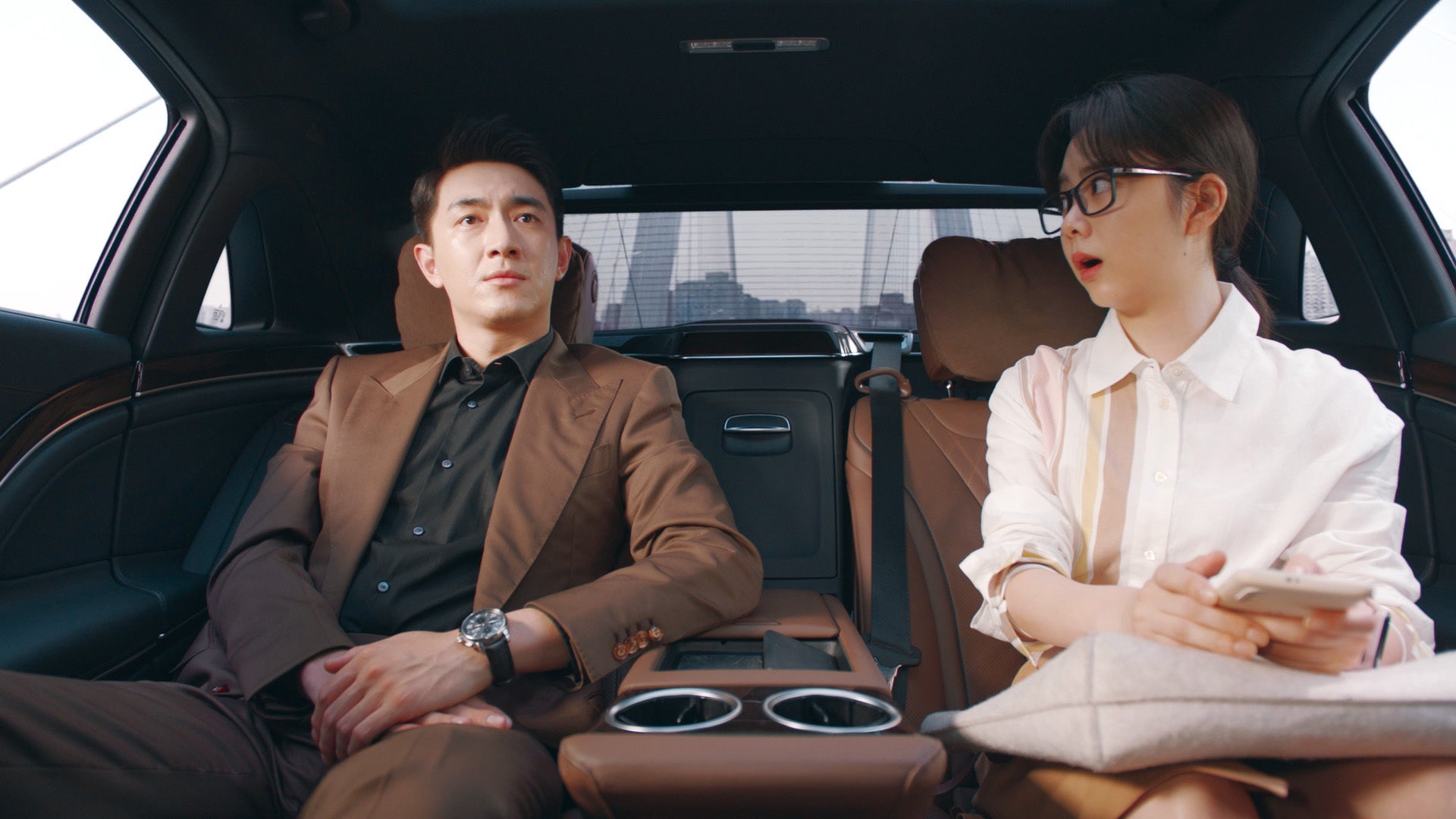 可愛い秘書には野望がある 第1話 | Lemino(レミノ) - 映画・ドラマ・アニメや音楽・ライブが見放題 | ドコモの動画配信サービス