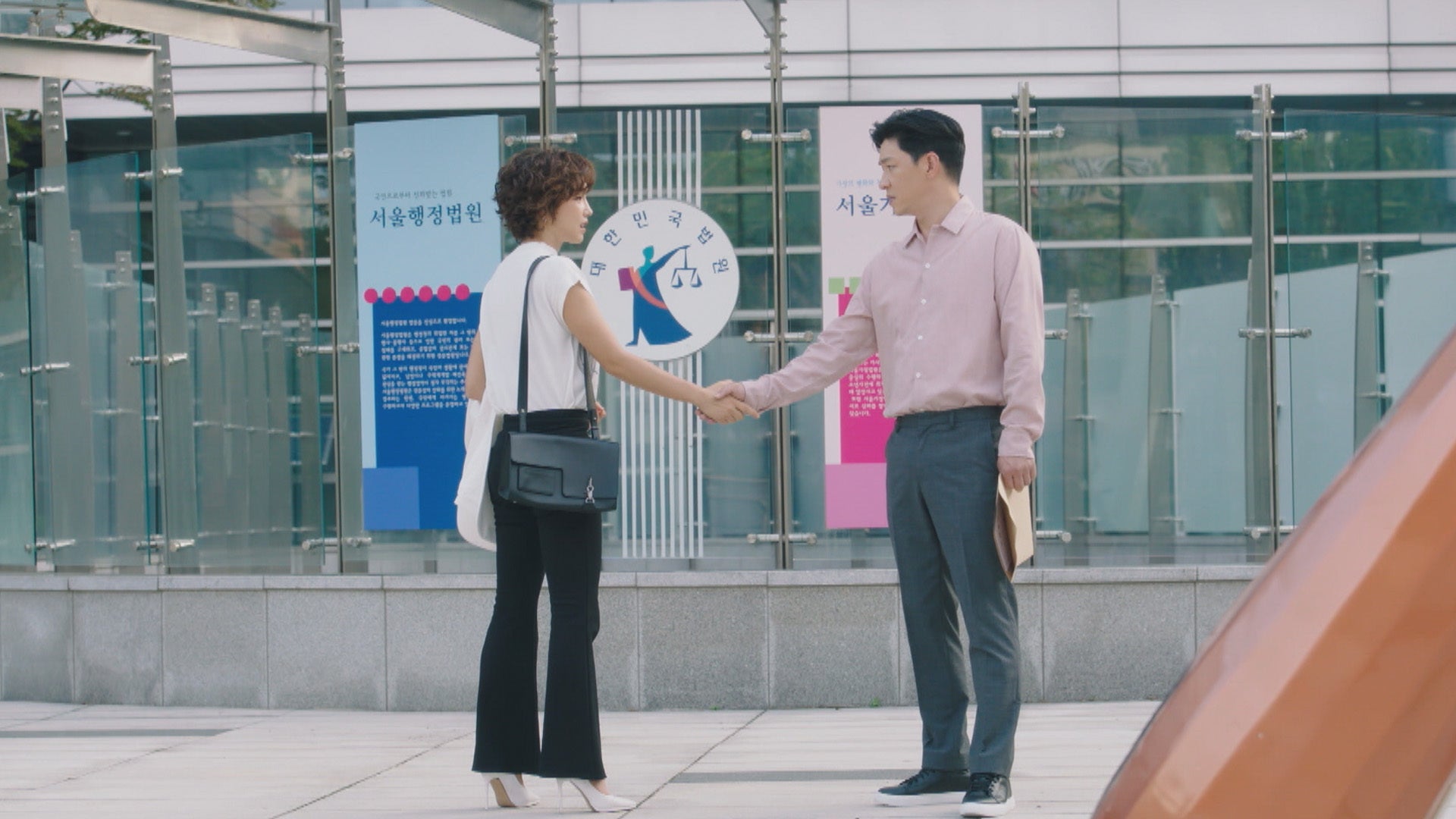 魔女は生きている～妻たちの復讐～ 第24話 | Lemino(レミノ) - 映画・ドラマ・アニメや音楽・ライブが見放題 | ドコモの動画配信サービス