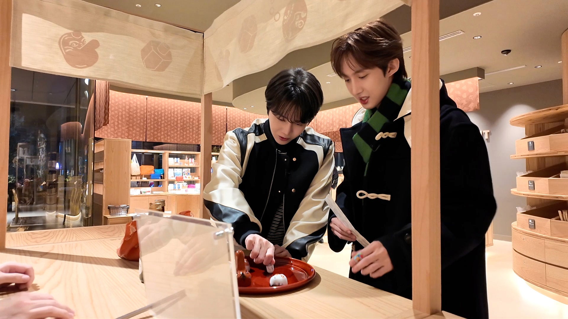 COLORFUL JAPAN：PENTAGON in 四国 ep.1 | Lemino(レミノ) - 映画・ドラマ・アニメや音楽・ライブが見放題 | ドコモの動画配信サービス