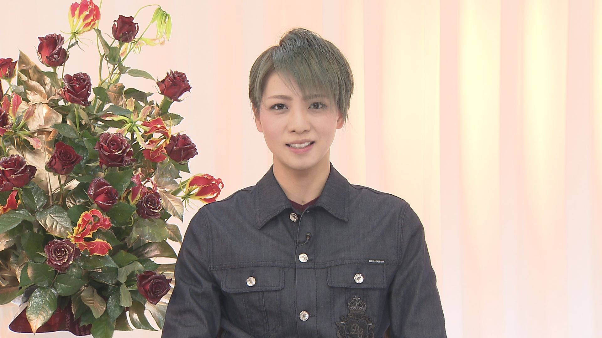 トップスター・ロングインタビュー「礼真琴の魅力に迫る」 | Lemino(レミノ) - 映画・ドラマ・アニメや音楽・ライブが見放題 | ドコモの動画配信サービス