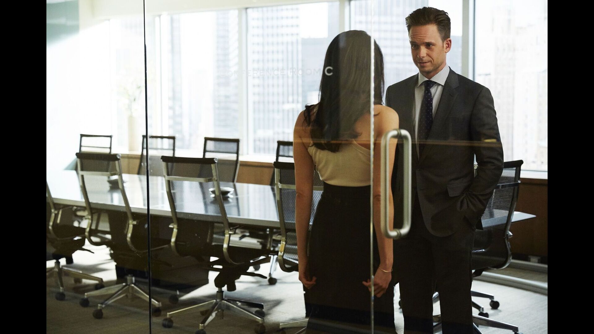 SUITS／スーツ シーズン5 #1 | Lemino(レミノ) - 映画・ドラマ・アニメや音楽・ライブが見放題 | ドコモの動画配信サービス